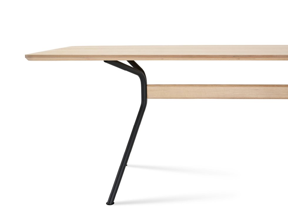 Beso Table | UFL Group