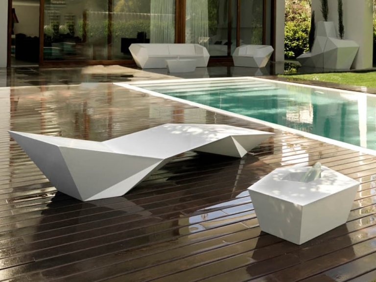 Tables / Desks | UFL Group