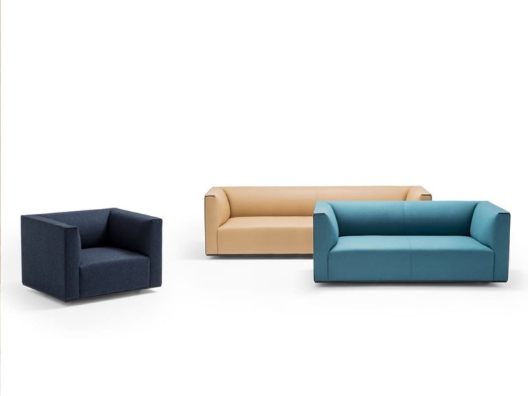 Grand Raglan Sofa | UFL Group